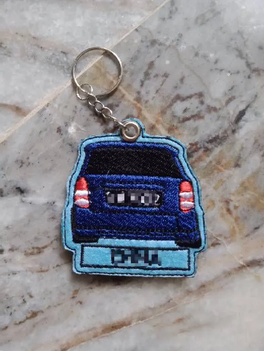 Keychain sulam kereta dengan no plate. Menggunakan kain felt. (one ...