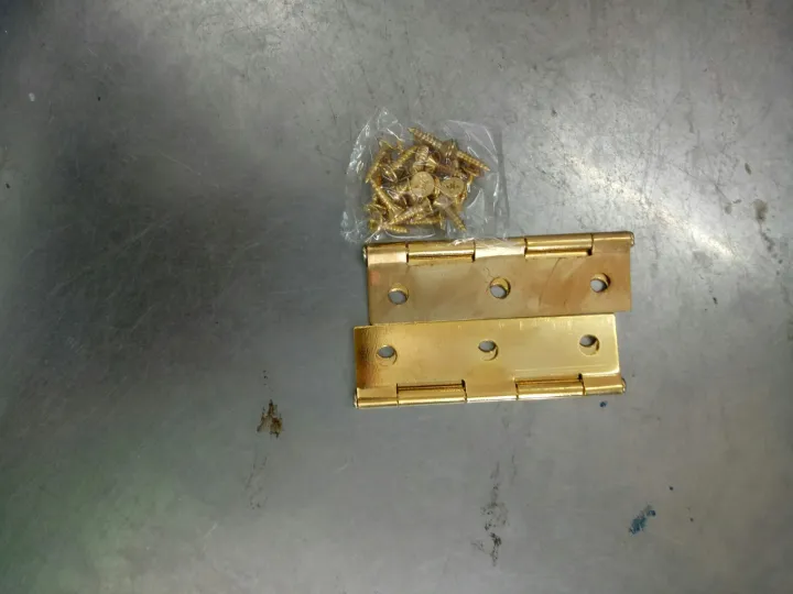 sepasang engsel lemari kuningan + skrup ukuran 3 lubang merk hpp engsel ...
