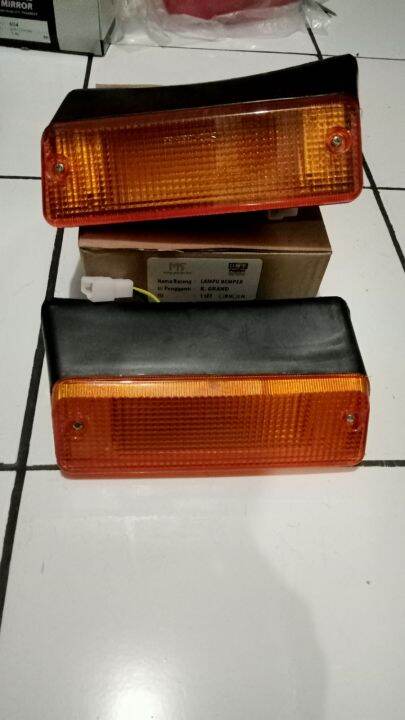 sepasang lampu bumper (bumper lamp) depan kijang grand th 1992-1996 ...
