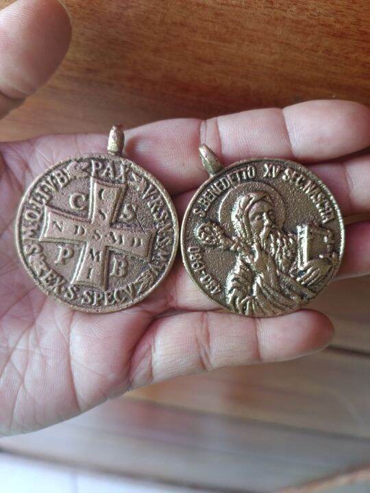 San Benito may tungkod medalyon | Lazada PH