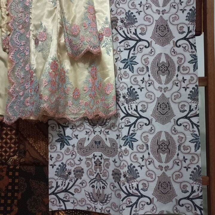 Kain Jarik Pengantin Akad Nikah Warna Pastel Krem Putih Motif Wahyu ...