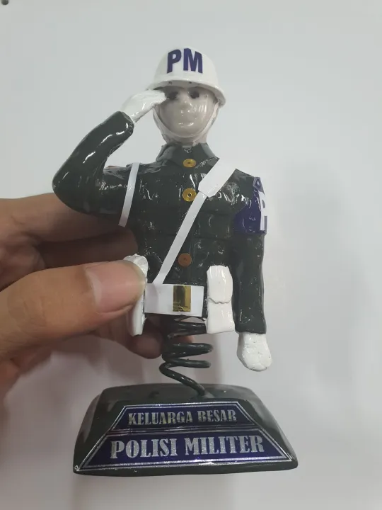 Miniatur patung Polisi Militer Hormat| Patung miniatur mobil PM per ...