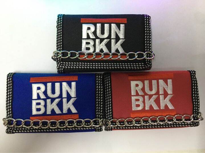 กระเป๋าสตางค์มีโซ่ [ ลาย RUN BKK 3พับ ] พร้อมโซ่คล้อง [ ราคาถูก ]ใส่ ...