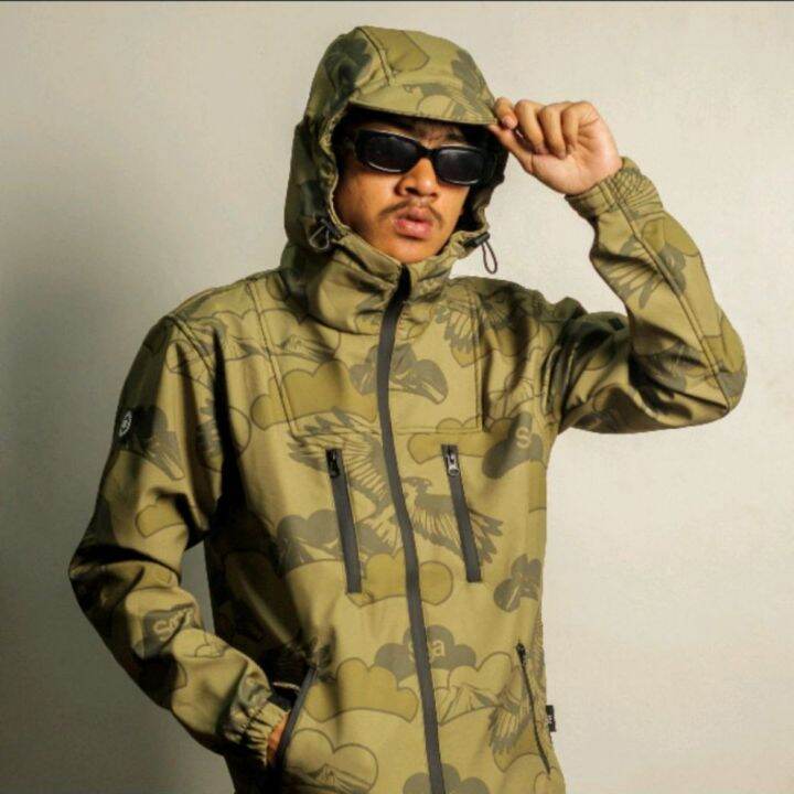 Jaket Pria Troublemaker Softshell Jacket - Rosevelt Saga | Lazada Indonesia