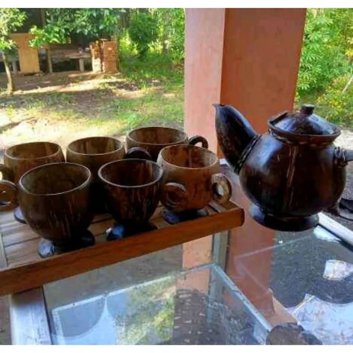 1set cangkir kopi/teh &teko batok kelapa tua menggunakan nampan dari ...