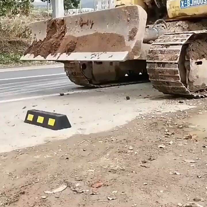 【SSL】Rubber Stopper Rubber Curb Parking Block Wheel Stopper Penahan ...