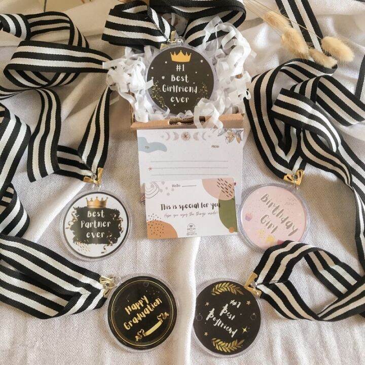 Medali Custom Nama dan tulisan hadiah kadoWisudawangn tahun Wisuda ...