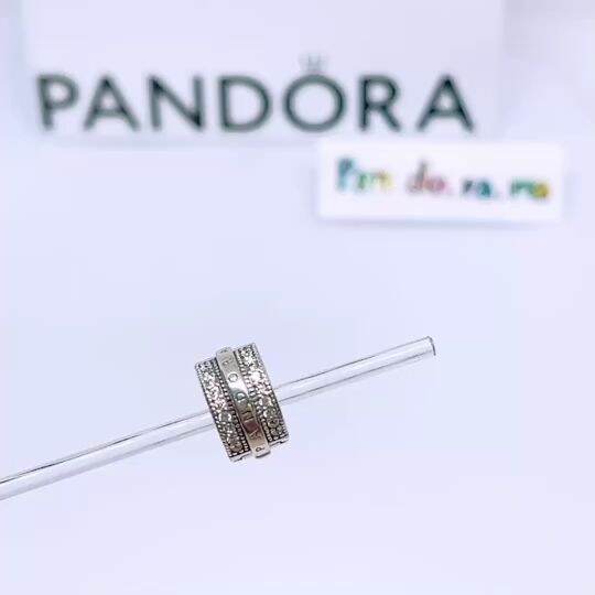 [พร้อมส่ง สินค้าแท้ 💯] Pandora Sparkling Pavé Lines & Logo Clip Charm ...