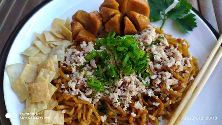 Mie Jebew Khas Garut Komplit Mi gacoan Bakso Mercon Super Pedas Bakmi ...