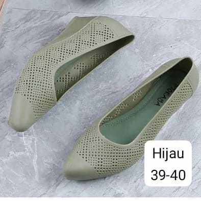 Sepatu bahan PVC sejenis karet jelly ukuran ada di gambar | Lazada ...