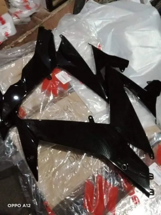 Raider 150 fi SGP Glossy Black Leg shield Brandnew/genuine sold as pair ...