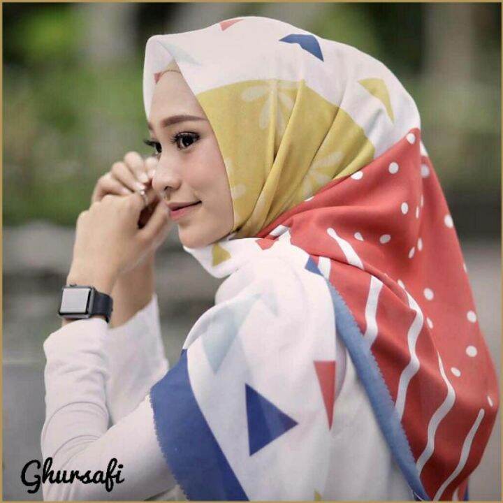Kerudung Segi empat Motif Corak Terbaru 2023 Jilbab Segiempat Motif ...