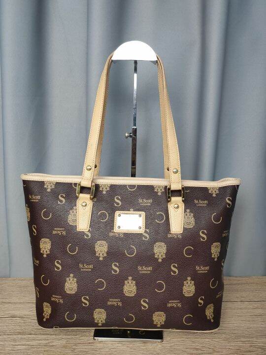 กระเป๋า St.Scott London ทรง Shopping หนังแคนวาส ลาย Monogram แบรนด์ ...