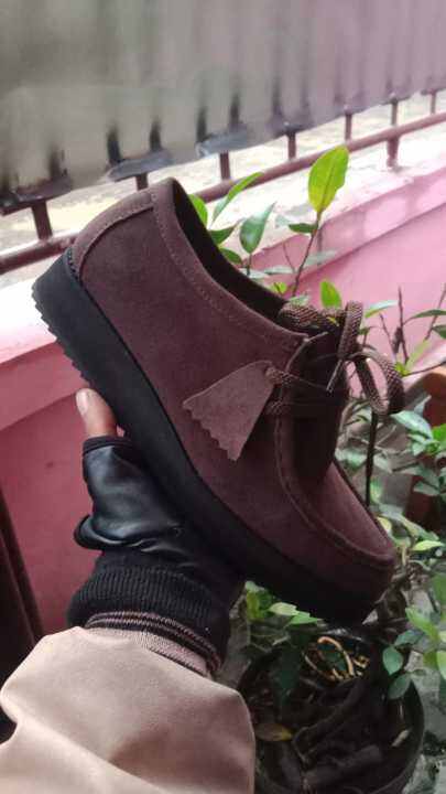 sepatu model clark merk SIXTHLINES terbuat dari kulit sapi suede ...