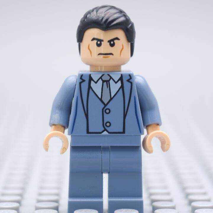 LEGO Bruce Wayne Sand Blue Suit * USED สภาพดีด้านหลังมีรอย Minifigures ...
