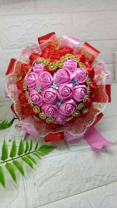 Hand Buket Bunga Isi Love Diamond - Hand Bouquet - Hand Buket - Bunga ...