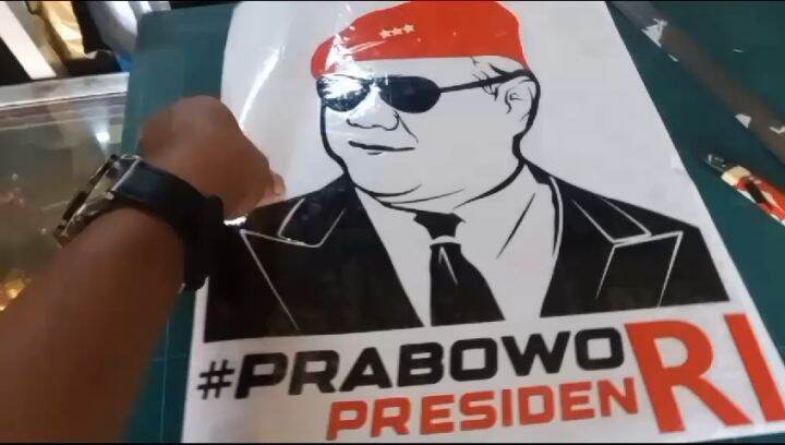 stiker prabowo presiden RI cutting stiker prabowo baret merah sticker ...