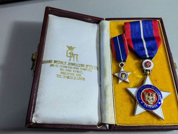 OFFER Malaysia Malaya Star of Sarawak Medal Order Badge Silver Ahli ...