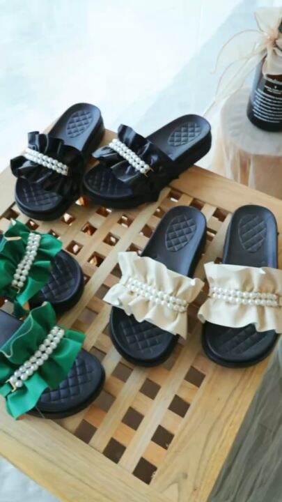 vivi.an รองเท้าเตะ แบบสวม แต่งสายคาดด้วย ใข่มุข สวย หรู ดูแพง พื้นนิ่ม ...