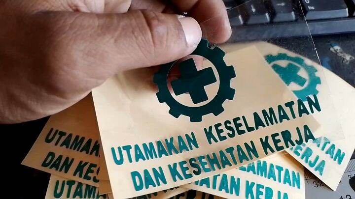Sticker utamakan keselamatan kerja dan kesehatan kerja,sticker k3 ... Sticker utamakan keselamatan kerja dan kesehatan kerja,sticker k3 ...