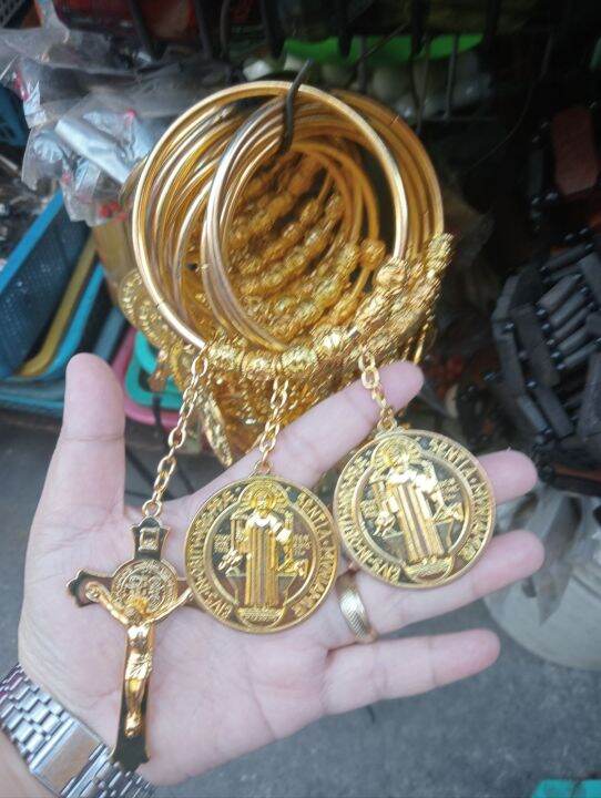 San binito pang lagay sa pinto pang taboy nag masasamang ispirito,at ...