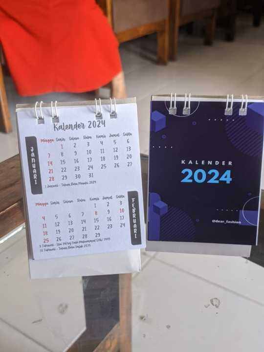 Motif -- Kalender 2024 Polos desktop minimalis kreatif in mini kalender ...