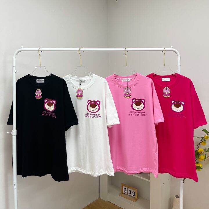 LAYLY เสื้อยืดโอเวอร์ไซส์ลาย Lotso สกรีนหน้าหลัง (ป้าย Newmily ...
