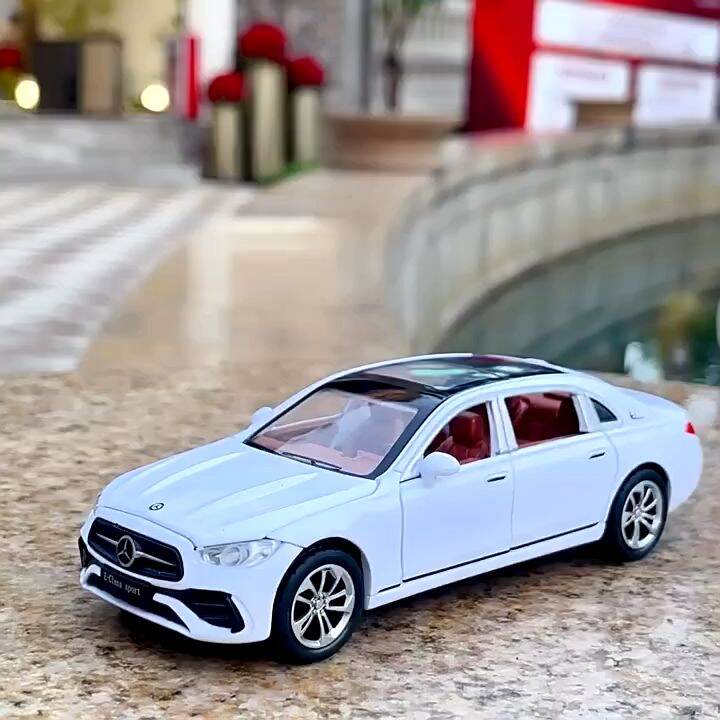 รถอัลลอยรุ่น1:32สำหรับ Benz E300L ที่มีประตูเปิดไฟและเสียงของเล่นสำหรับของขวัญรถคอลเลกชันตกแต่ง ...