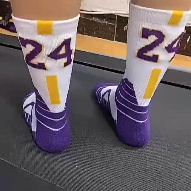 Trendy Man Socks Long Outdoor Basketball Thick Sport Professional Mid ...