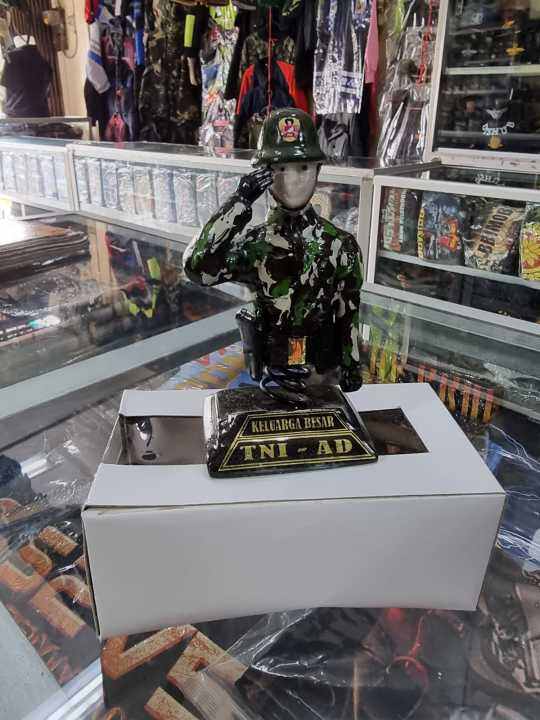 Miniatur patung Tni ad Loreng Hormat| Patung miniatur mobil TNU AD ...