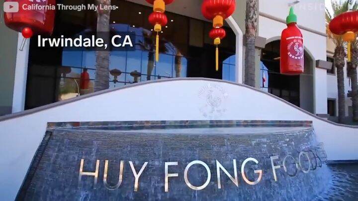 Tương ớt Huy Fong Sriracha 793g -tương ớt con gà Mỹ ngon nhất thê giới ( Huy Fong Sriracha chili ...