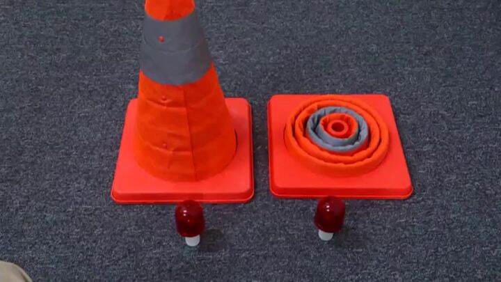 TRENY [70CM] PORTABLE EXPANDABLE FOLDABLE SAFETY TRAFFIC ROAD CONE REFLECTIVE with WARNING LIGHT ...