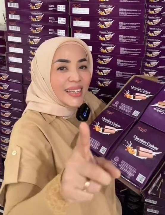 Coklat musdalifah 1 karton coklat cashew isi 80 batang halal | Lazada ...