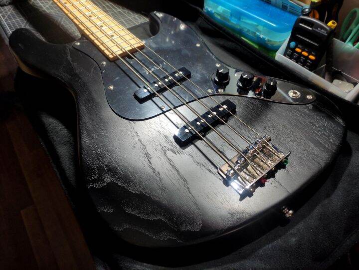 BACCHUS 4-STRING BASS GUITAR WOODLINE SERIES, ASH BODY BLACK OIL FINISH ...