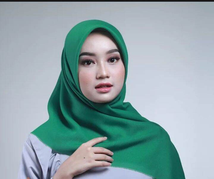 jilbab segi empat kerudung segi 4 bella square terbaru warna hijau tua | Lazada Indonesia