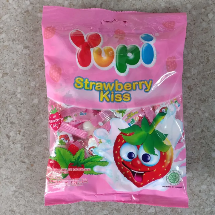 Permen Yupi Strawberry Kiss Bag 110 gram hb | Lazada Indonesia