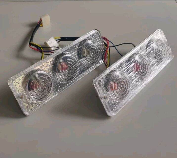 Lampu belakang motor roda tiga gerobak Viar karya dan kaisar triseda ...