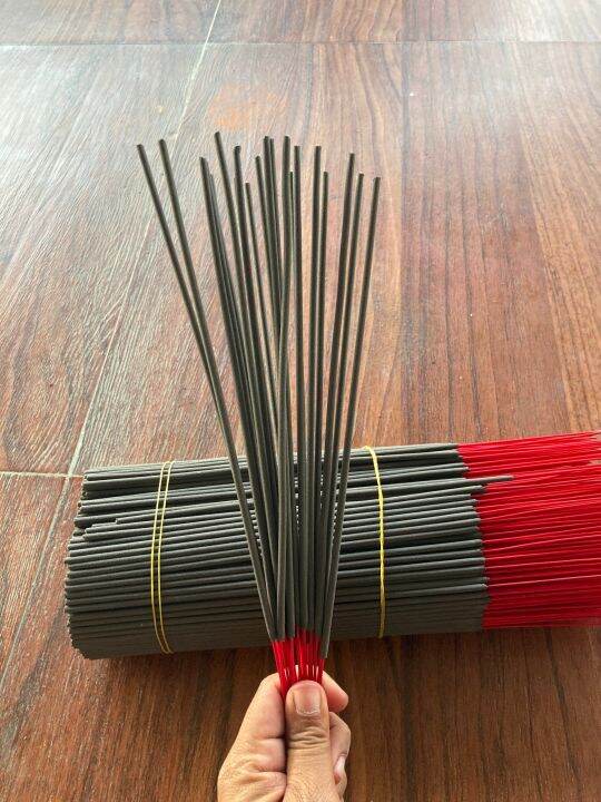 ธูปไหว้พระสีดำยาว 32 cm. ขนาด 1 kg. มี 600-700 ก้าน จุดติดง่าย ราคาถูก ...