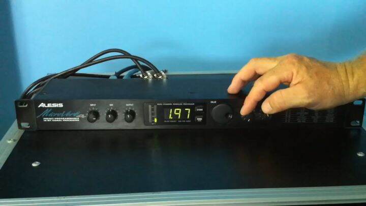 Digital reverb Alesis MicroVerb4 multi effect processor audio processor ...