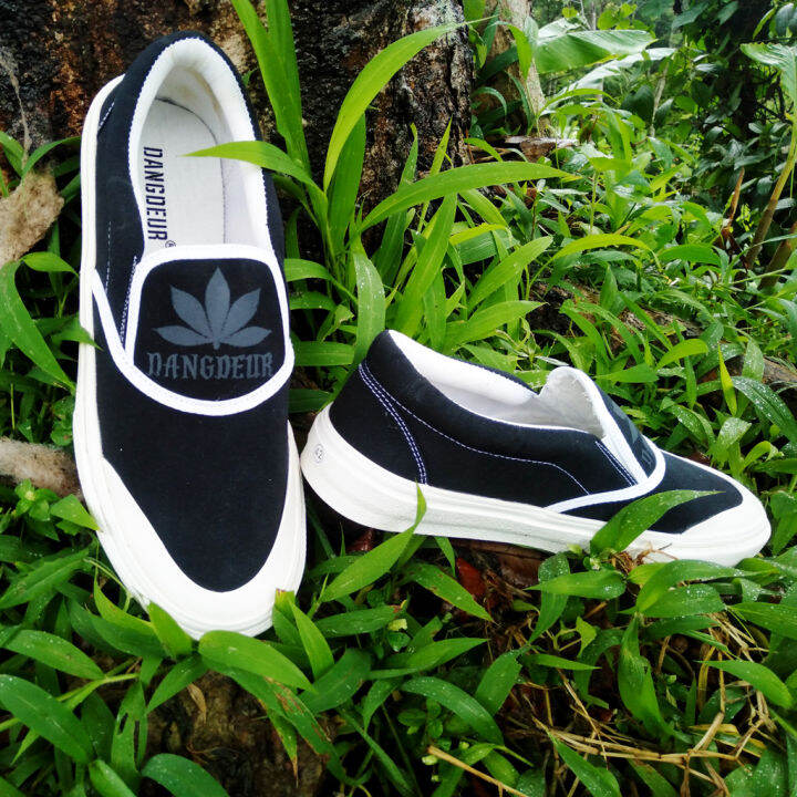Sepatu Pria dan Wanita SLIP-on DANGDEUR Hitam rekomendasi sepatu awet ...