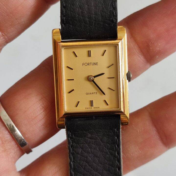 นาฬิกาสวิสมือสอง Fortune ทรง tank ระบบ quartz เรือนสีทอง เรียบหรู ...