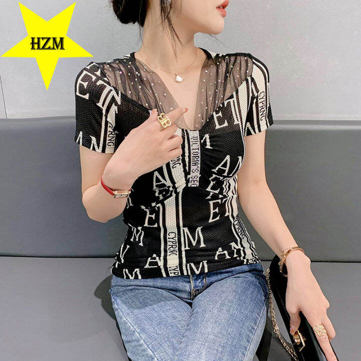 เสื้อยืดผู้หญิงแขนสั้นตาข่ายที่กรอเล็บคอวีเสื้อท๊อปดีไซน์ดั้งเดิมใหม่ HZM 2023ฤดูร้อนแฟชั่นทุก ...