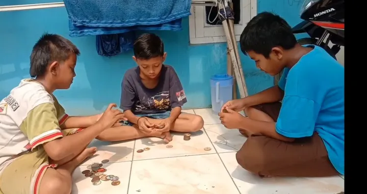 SELEMBAR MAINAN TAJOS BESI SEDANG STIKER KARAKTER | Lazada Indonesia