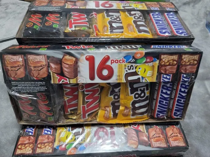 Mars Canada, 16pack assorted chocolates, Mars, Twix, M&M's and Sneakers ...