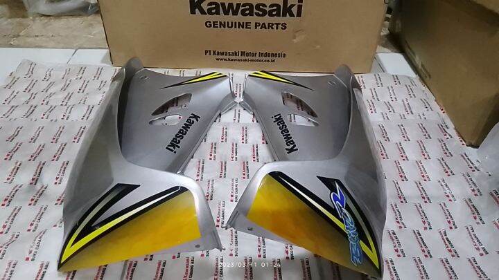 Sayap blitz R kanan dan kiri warna silver list kuning | Lazada Indonesia