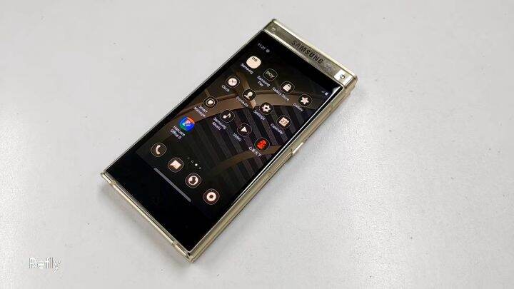 Samsung W2018 Original Unlocked 6GB RAM 64 ROM LTE 12MP 5MP Camera Dual SIM Cards Android Java ...