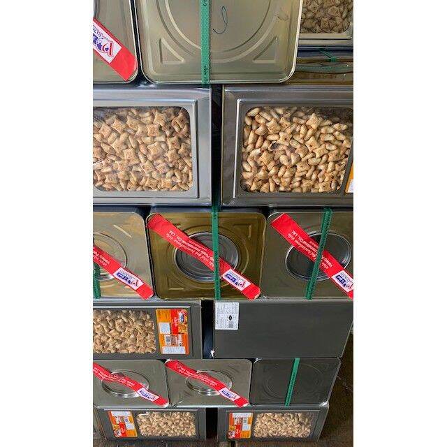 READY STOCK Biskut Choco Bear Coklat/Strawberry/Cheese ( Tin Besar ) 熊饼 ...