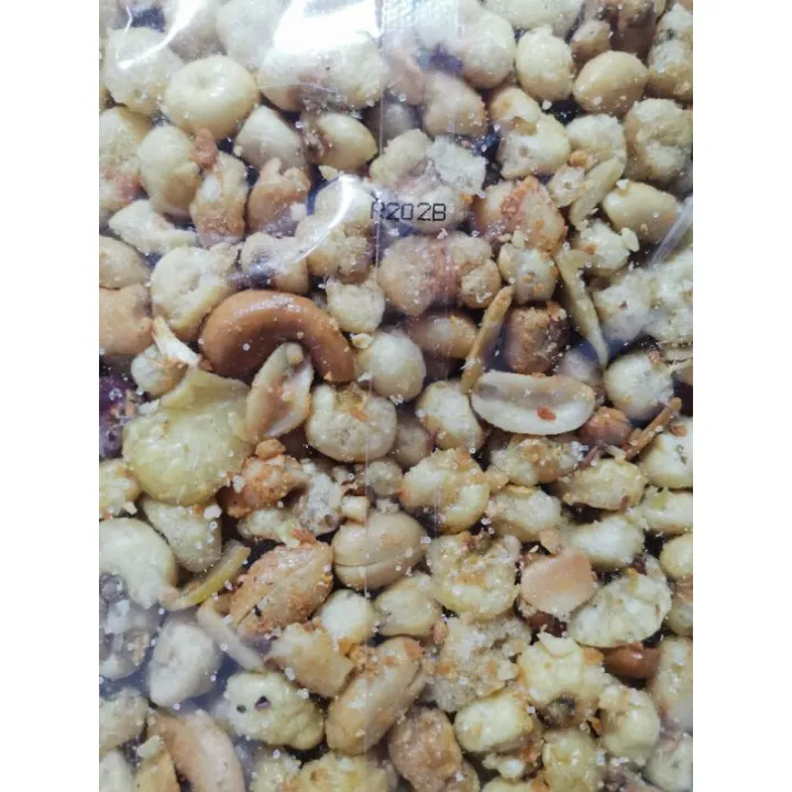 Crunchy Garlic Mix with Cornbits Garlic Chips Peanuts Cashews Best ...