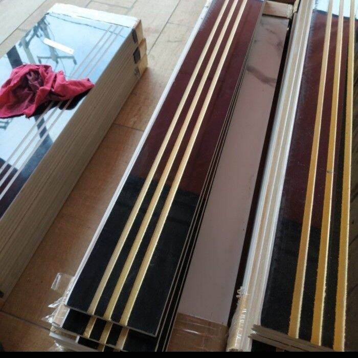 granit list plint ukuran 10x60 stepnosing gold hitam polos | Lazada ...