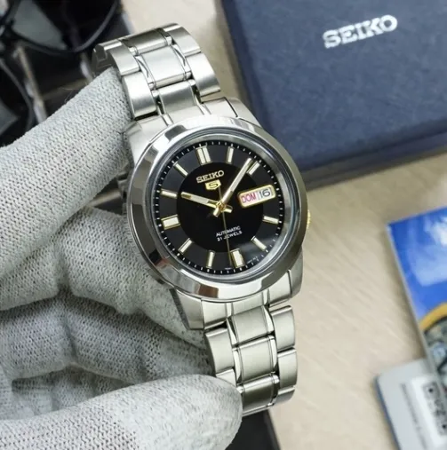 SEIKO 5 Automatic รุ่น SNKK17K1 นาฬิกาข้อมือผู้ชาย หน้าปัดดำทอง สายแสตน ...